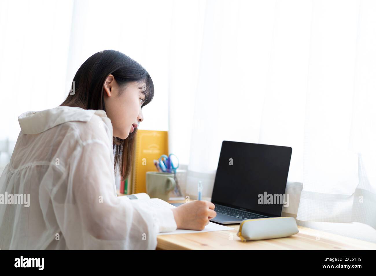 Studying alone hi-res stock photography and images - Alamy
