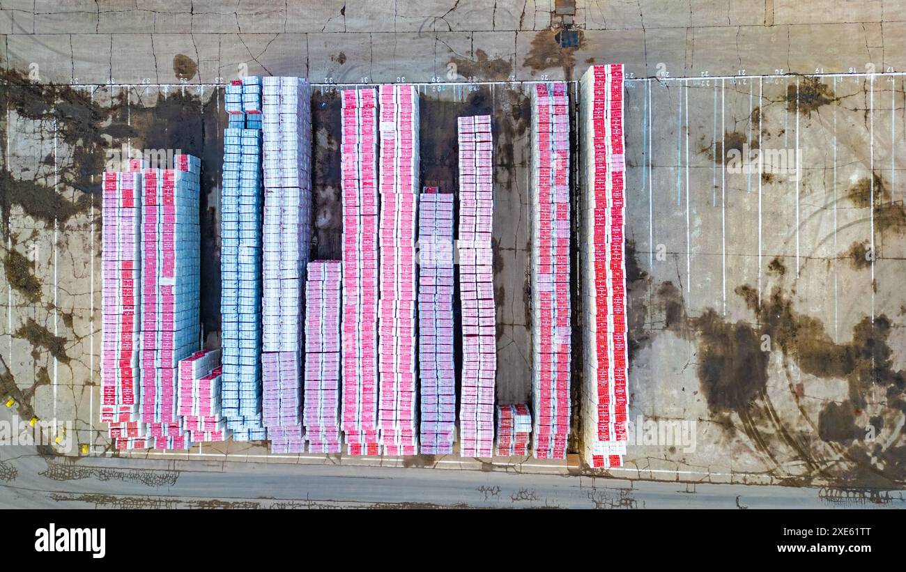 Top down symmetrical view hi-res stock photography and images - Alamy