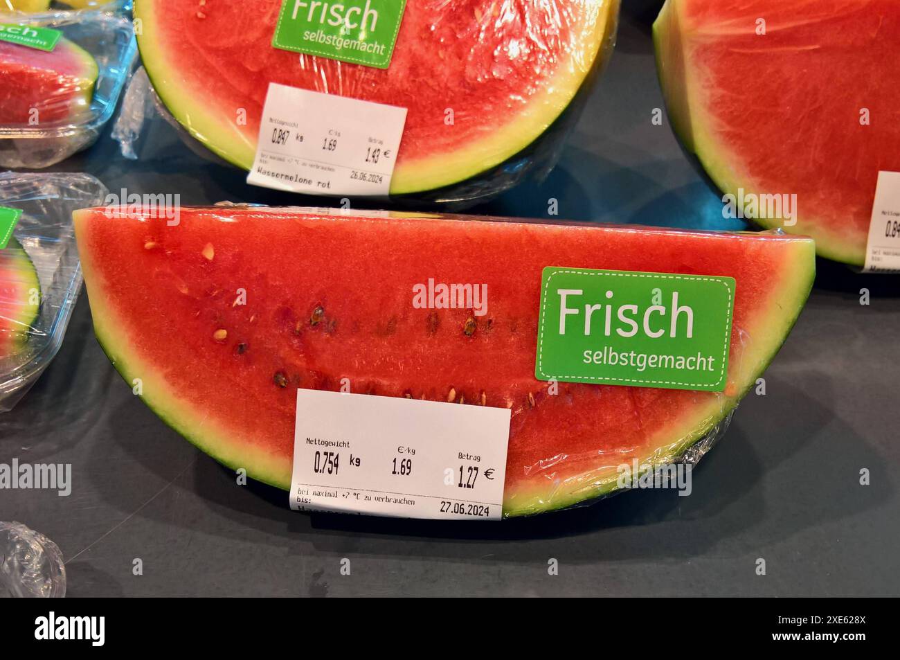 Frisches Obst, Wassermelone rot bei Rewe. Die Wassermelone - auch ...