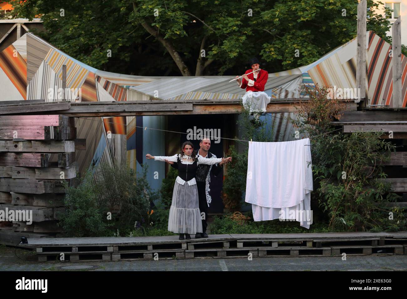 Anna-Luise Barth als Margarete, genannt Gretchen, Adrian Stowasser als ...