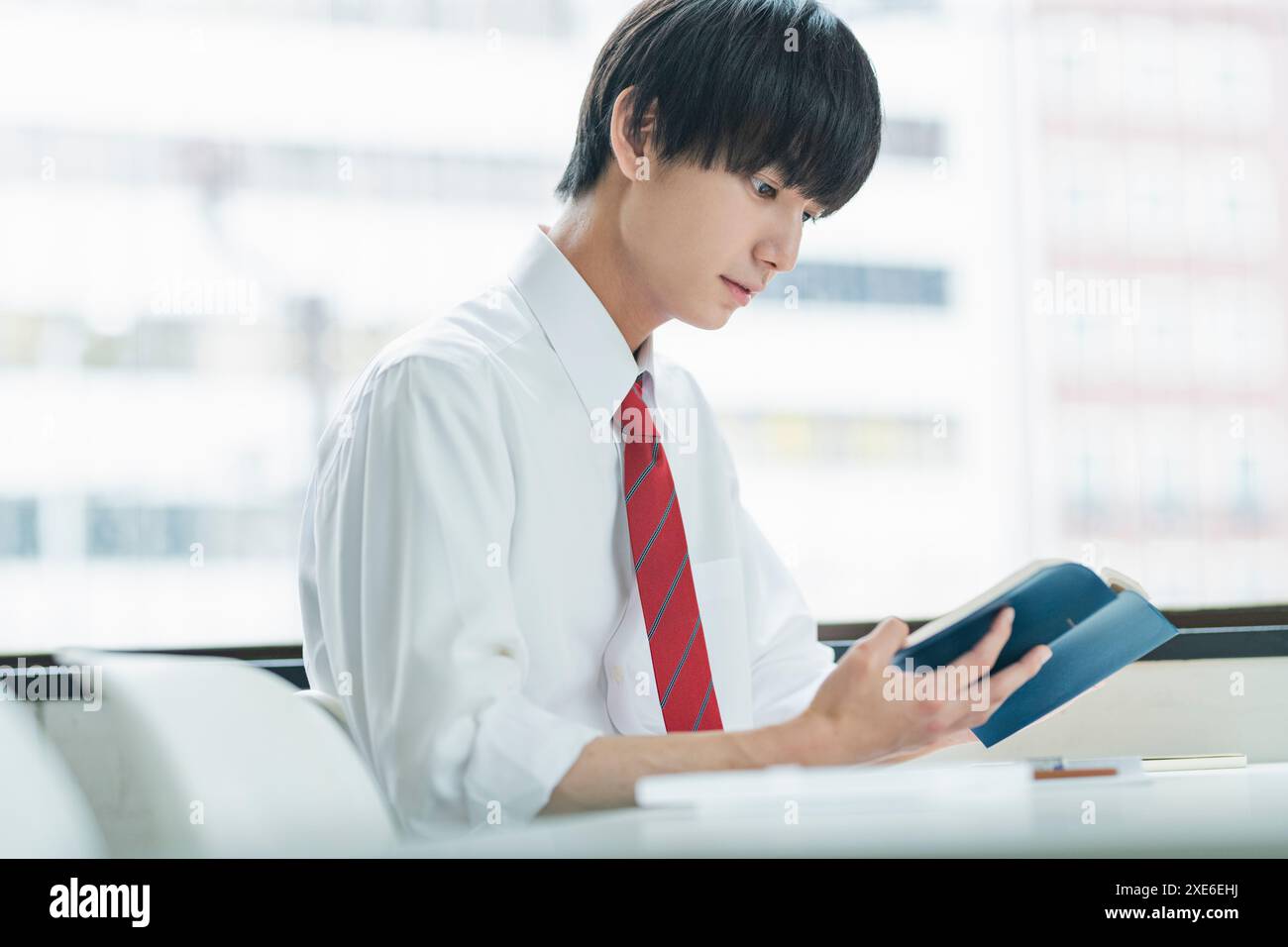 Japanese high school student book hi-res stock photography and images ...