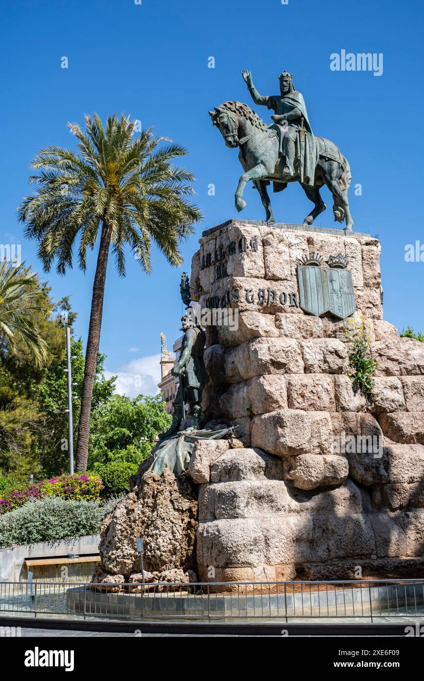Equestrian statue of Jaime I Stock Photo - Alamy