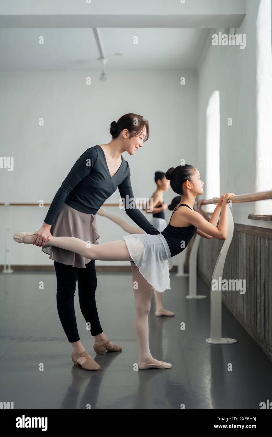 Ballet class, instructor and children Stock Photo - Alamy