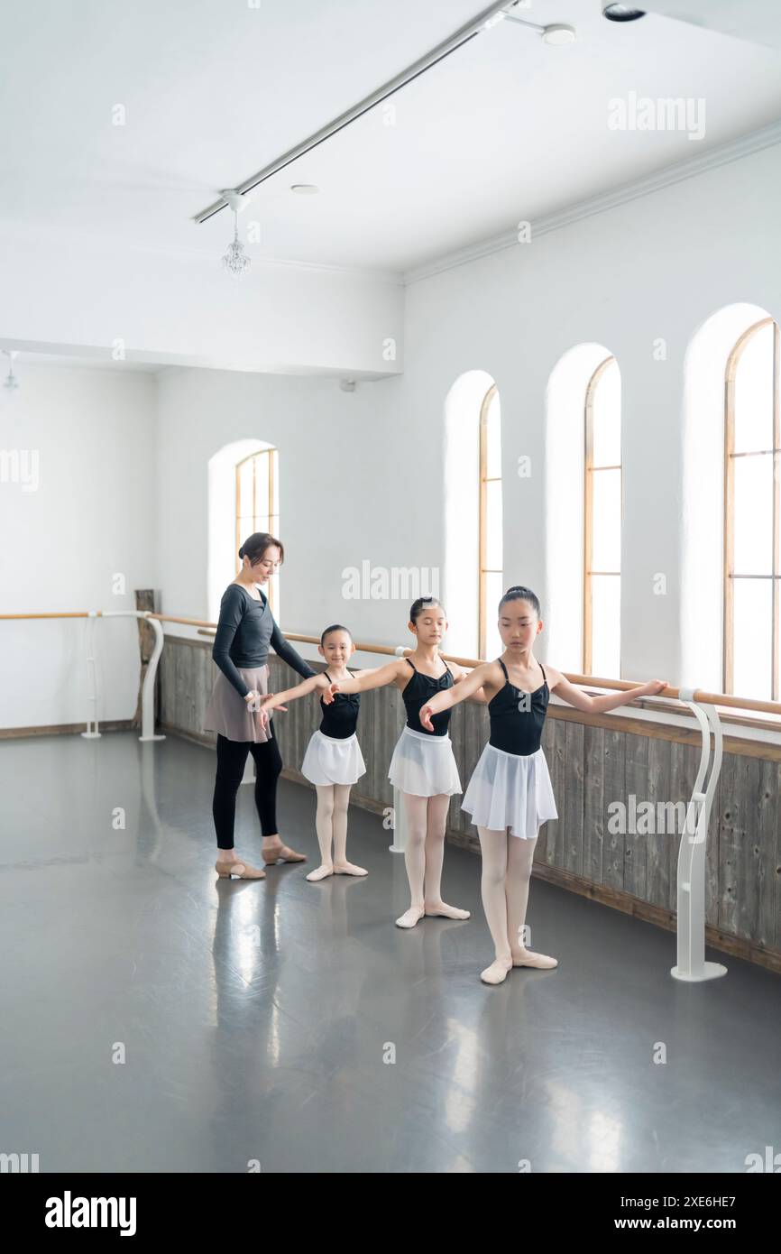 Children presentation ballet hi-res stock photography and images - Alamy
