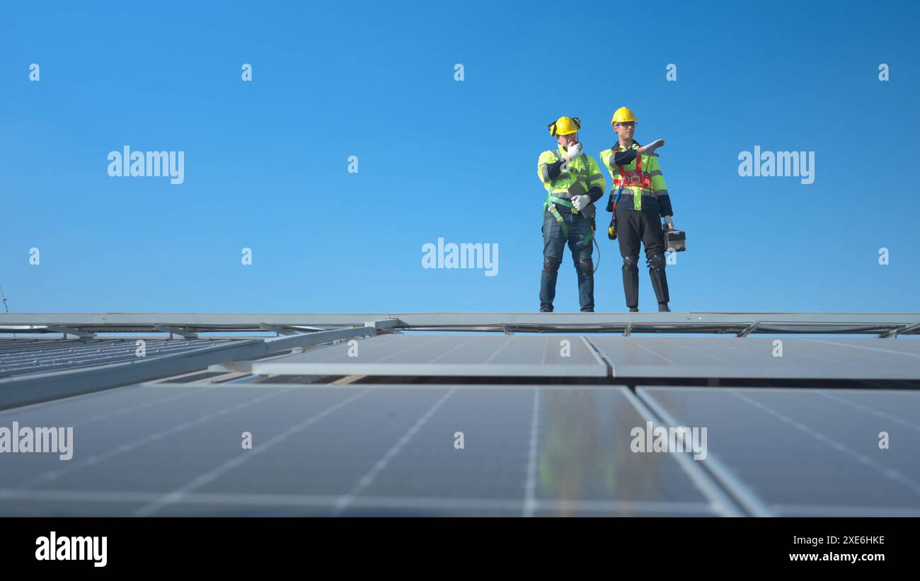 Technician working on solar panels hi-res stock photography and images ...