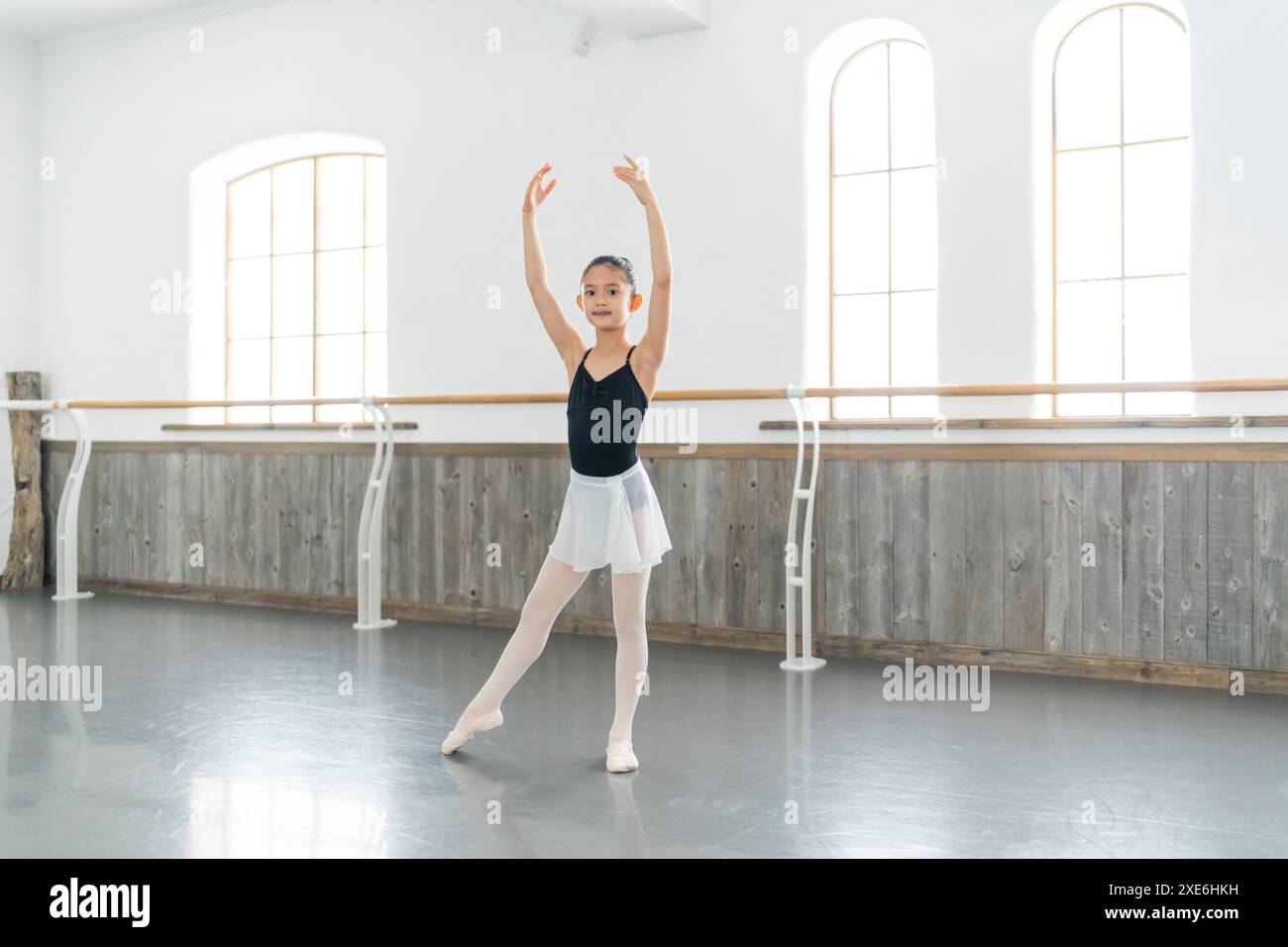 Ballet studio primary hi-res stock photography and images - Alamy
