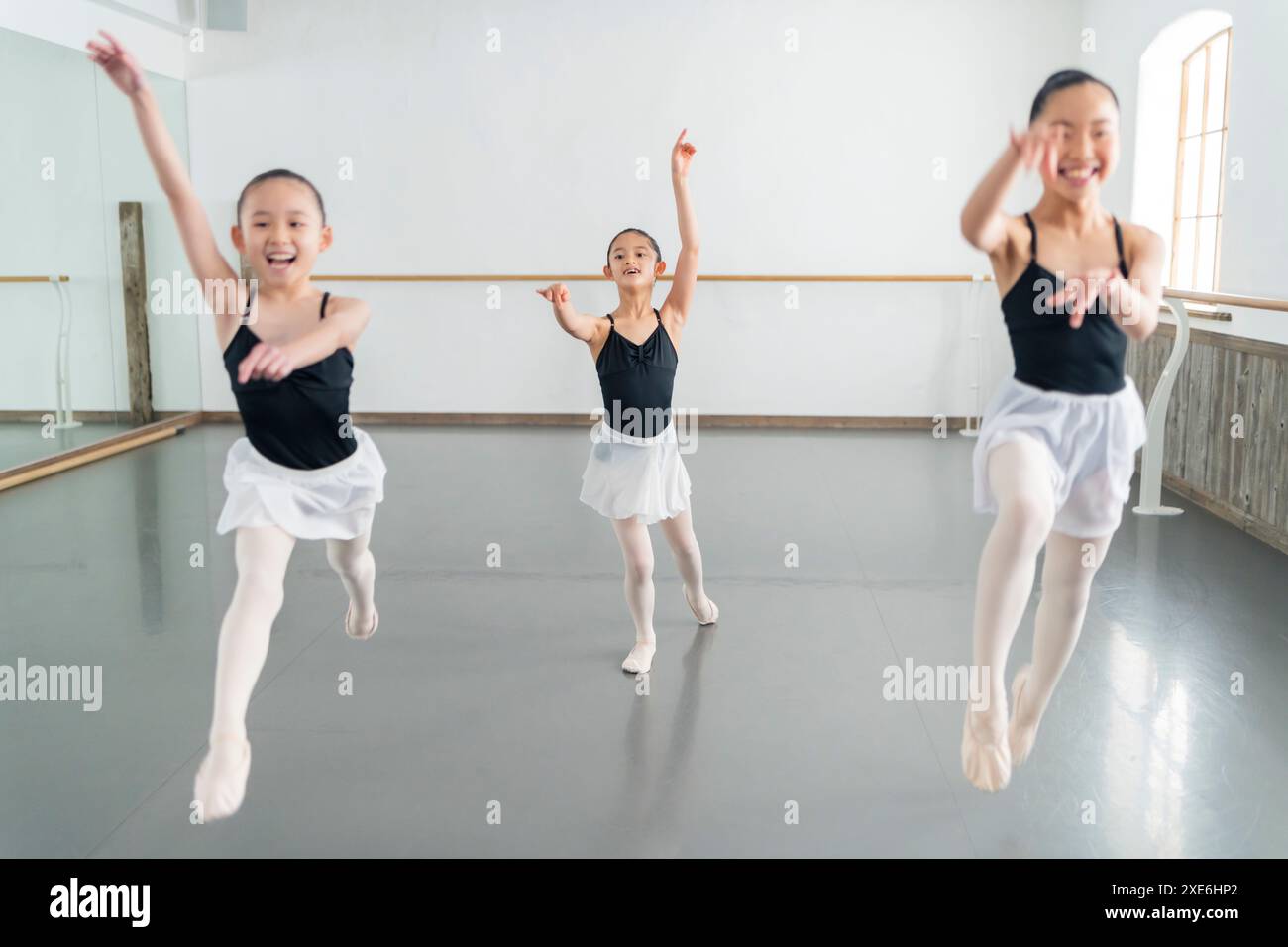 Ballet class - girls Stock Photo - Alamy
