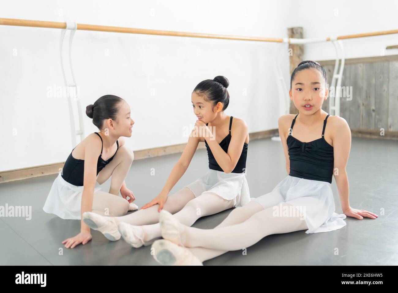 Female ballet dancer talking friends hi-res stock photography and images - Alamy