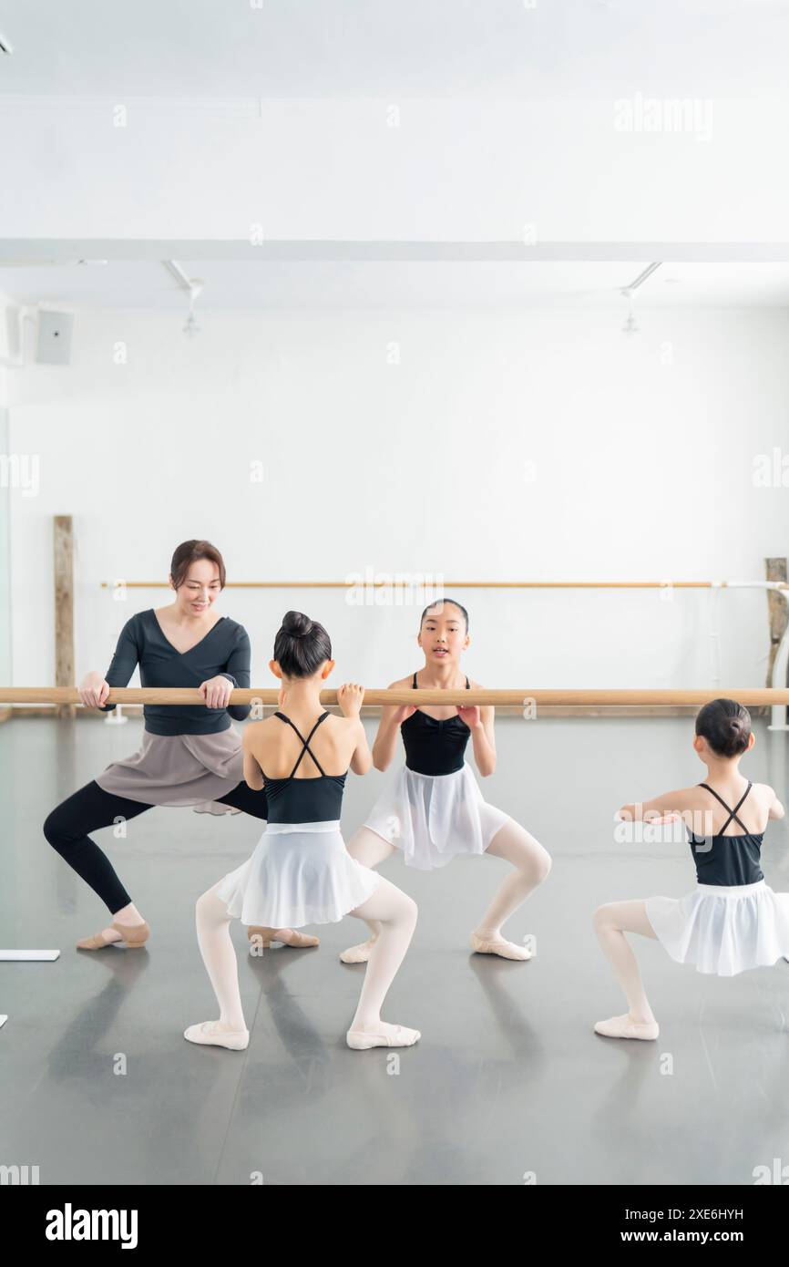 Children presentation ballet hi-res stock photography and images - Alamy