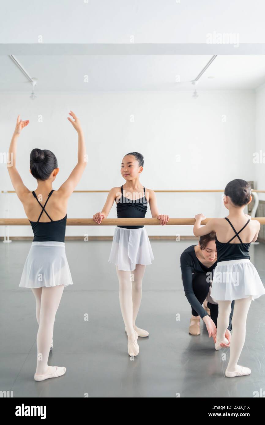 Children presentation ballet hi-res stock photography and images - Alamy