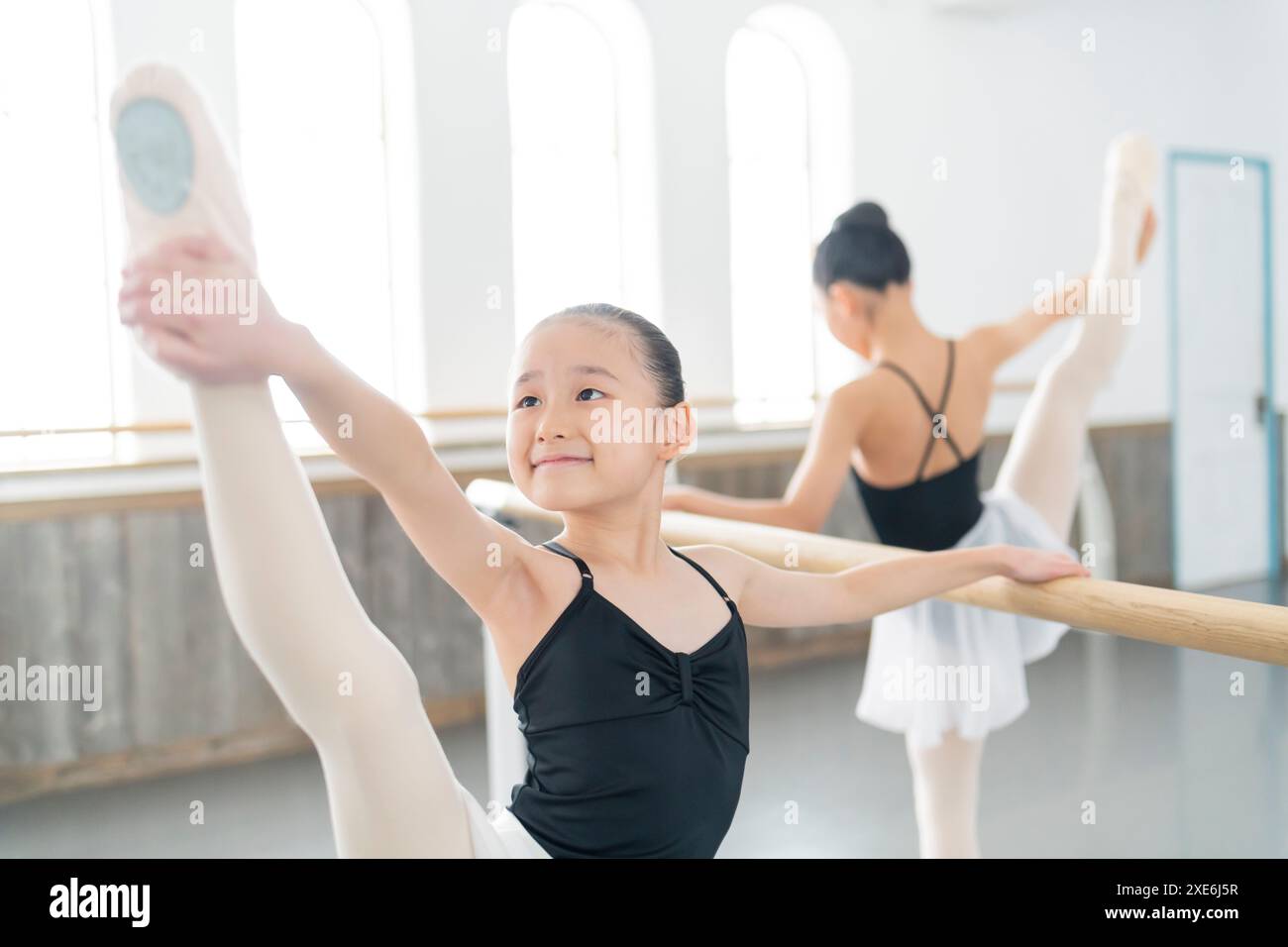 Ballet class - girls Stock Photo - Alamy
