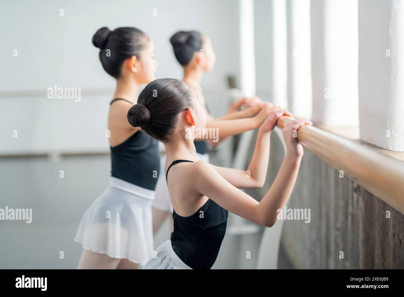 Ballet class - girls Stock Photo - Alamy