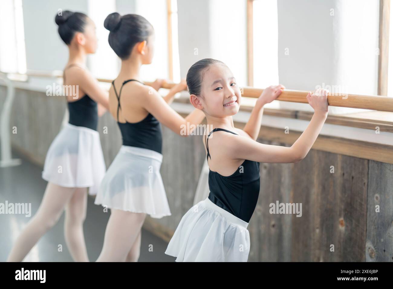 Ballet class - girls Stock Photo - Alamy