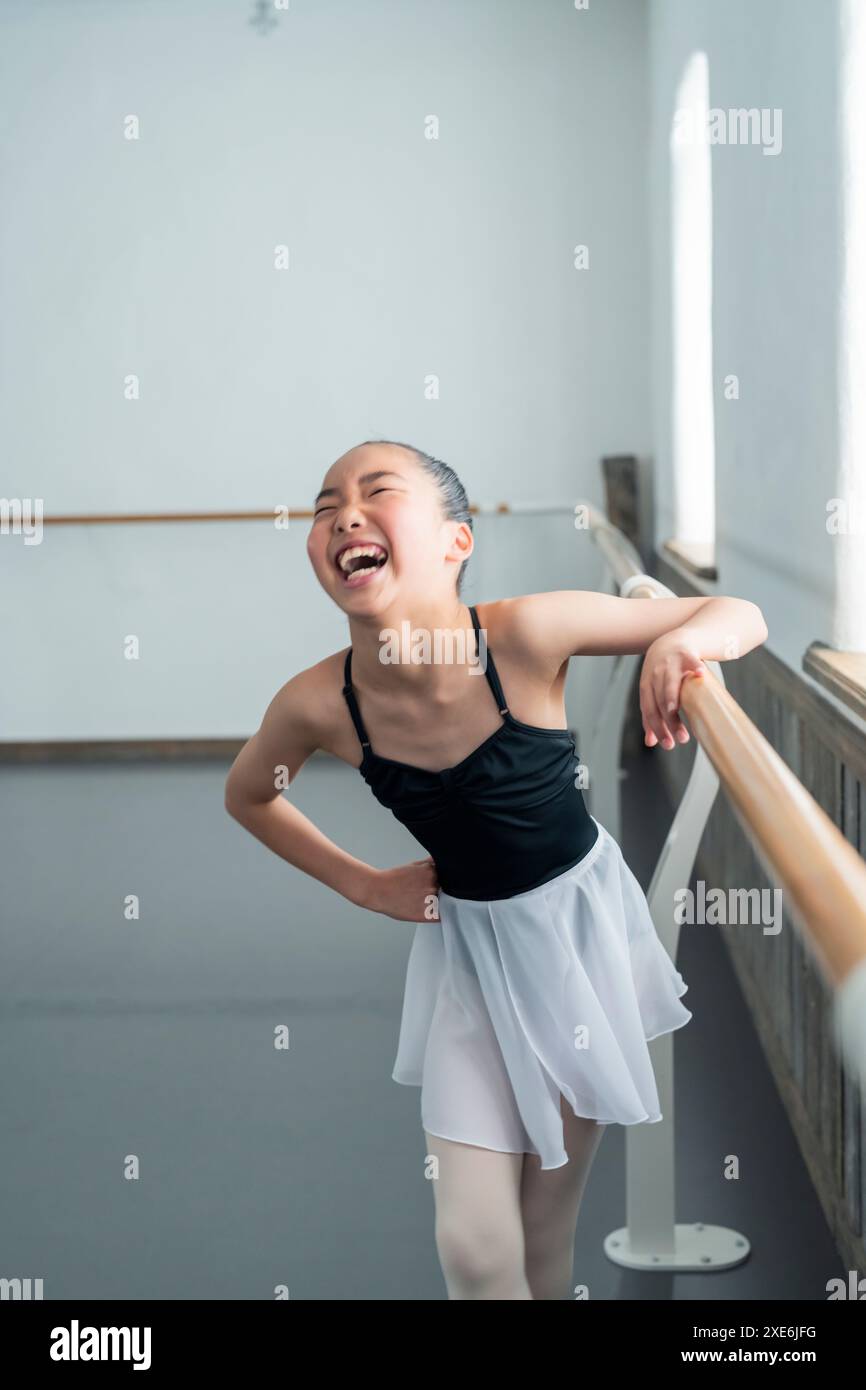 Ballet class - girls Stock Photo - Alamy
