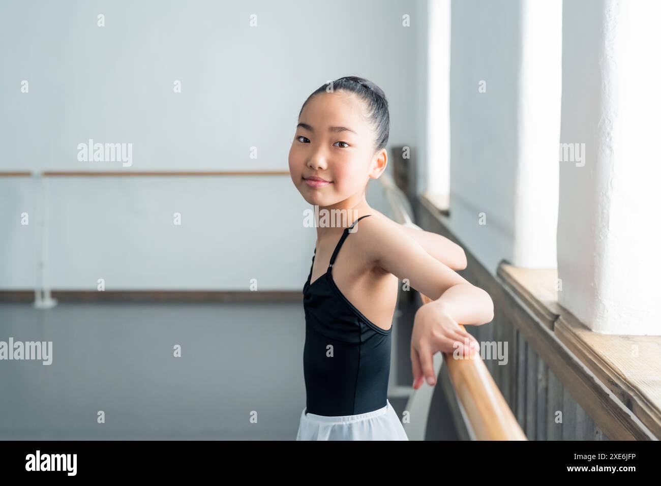 Ballet class - girls Stock Photo - Alamy