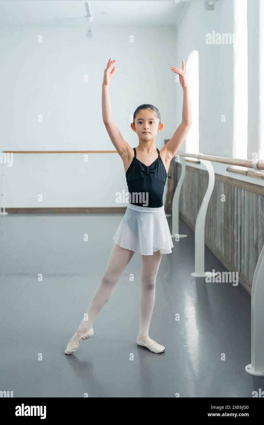 Ballet studio primary hi-res stock photography and images - Alamy