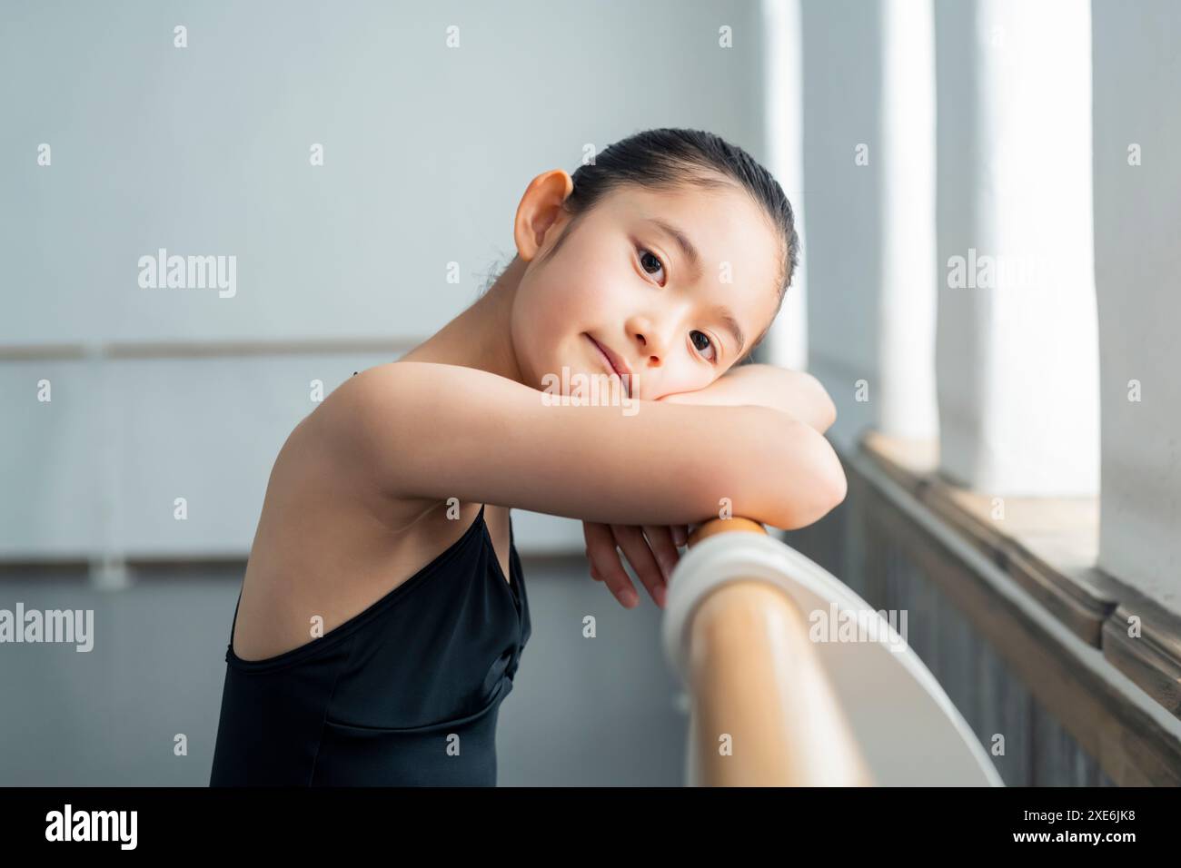 Ballet class - girls Stock Photo - Alamy