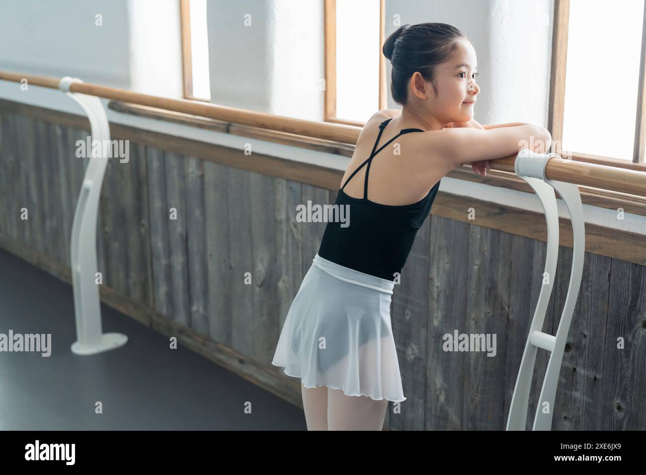 Ballet class - girls Stock Photo - Alamy