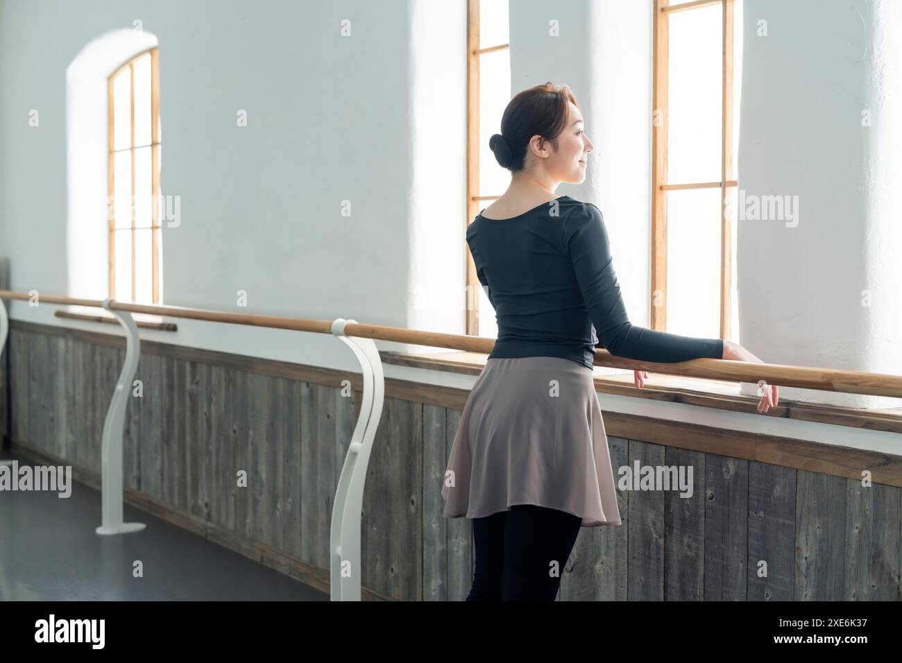 Ballet class, instructor Stock Photo - Alamy