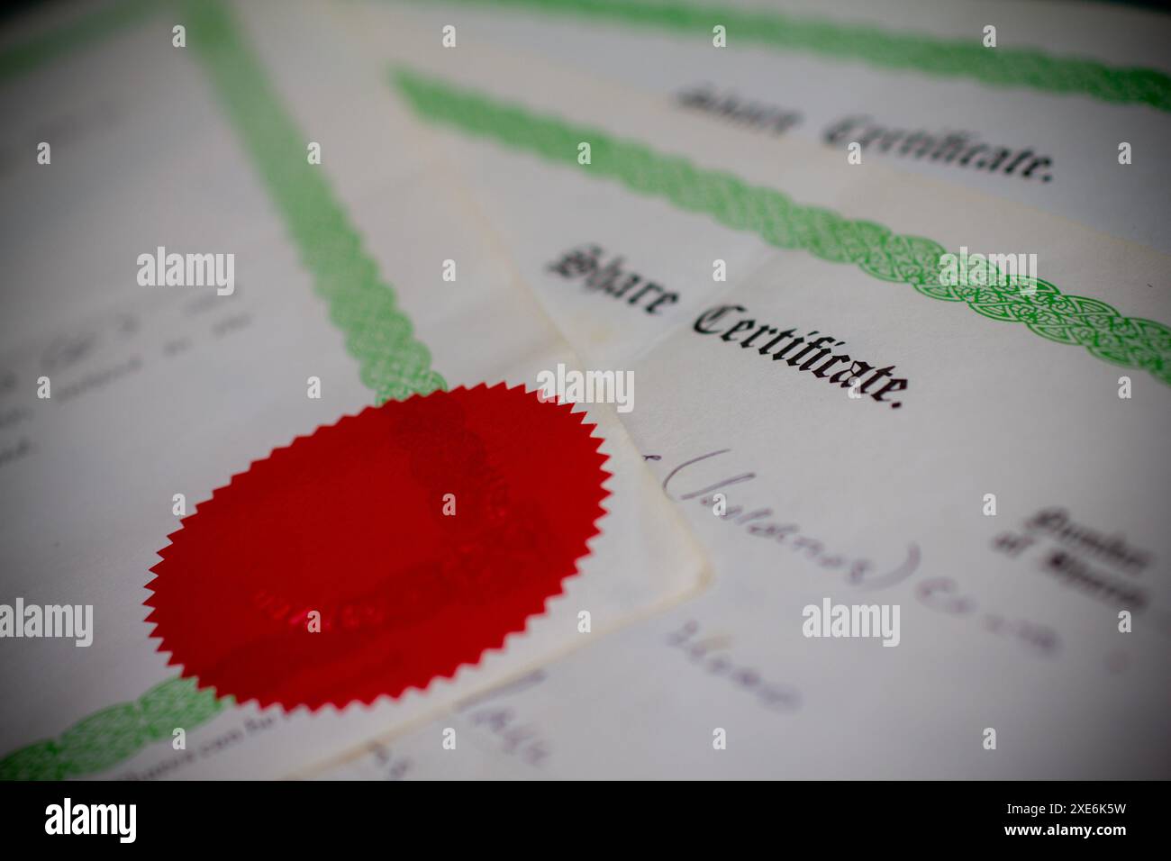 Share certificates paper hi-res stock photography and images - Alamy