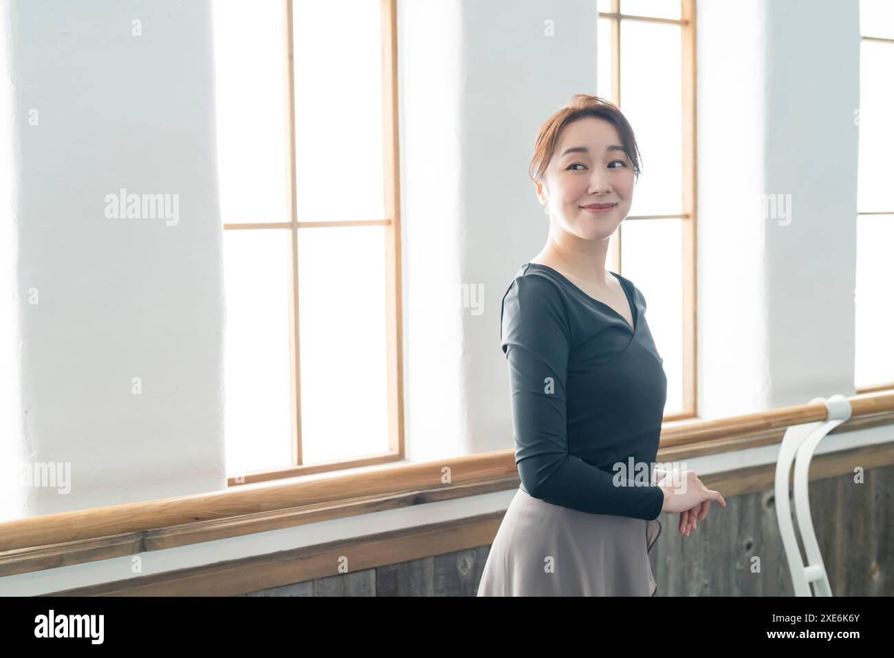 Ballet class, instructor Stock Photo - Alamy