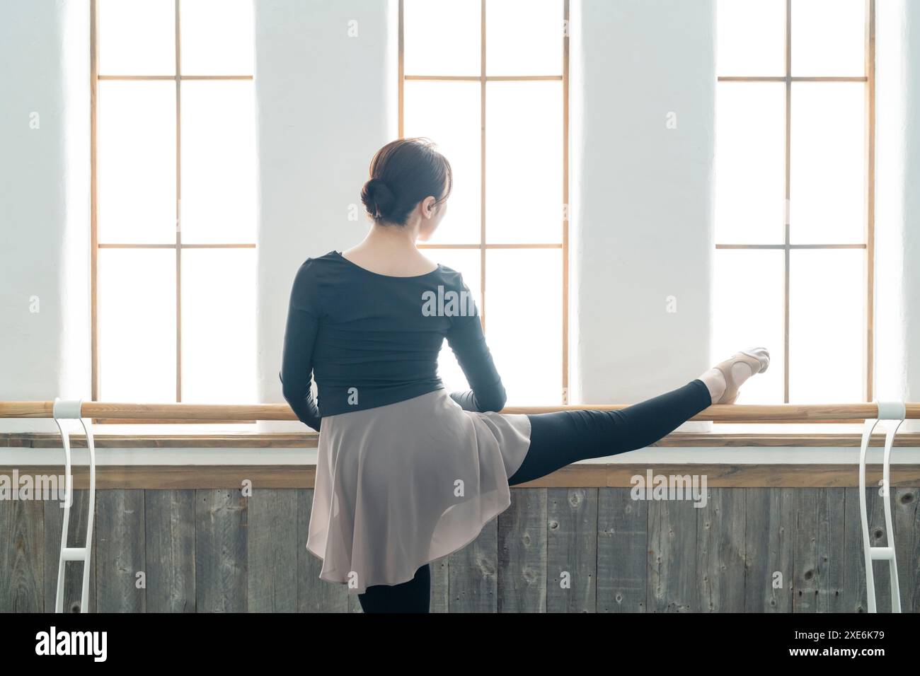Ballet class, instructor Stock Photo - Alamy