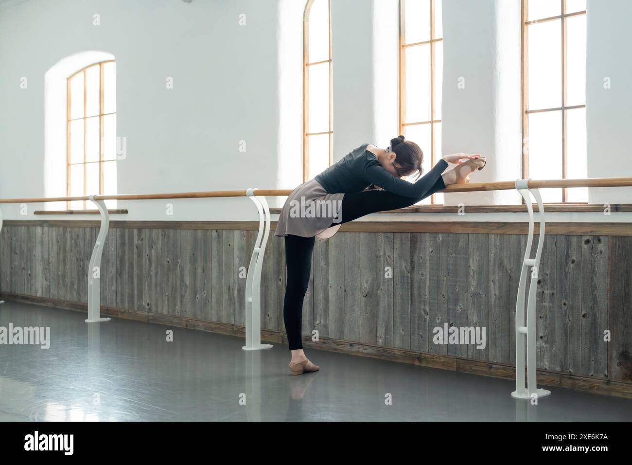 Ballet class, instructor Stock Photo - Alamy