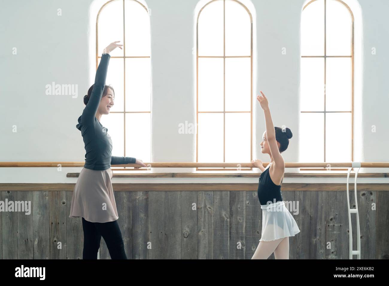 Ballet class, teacher and students Stock Photo - Alamy