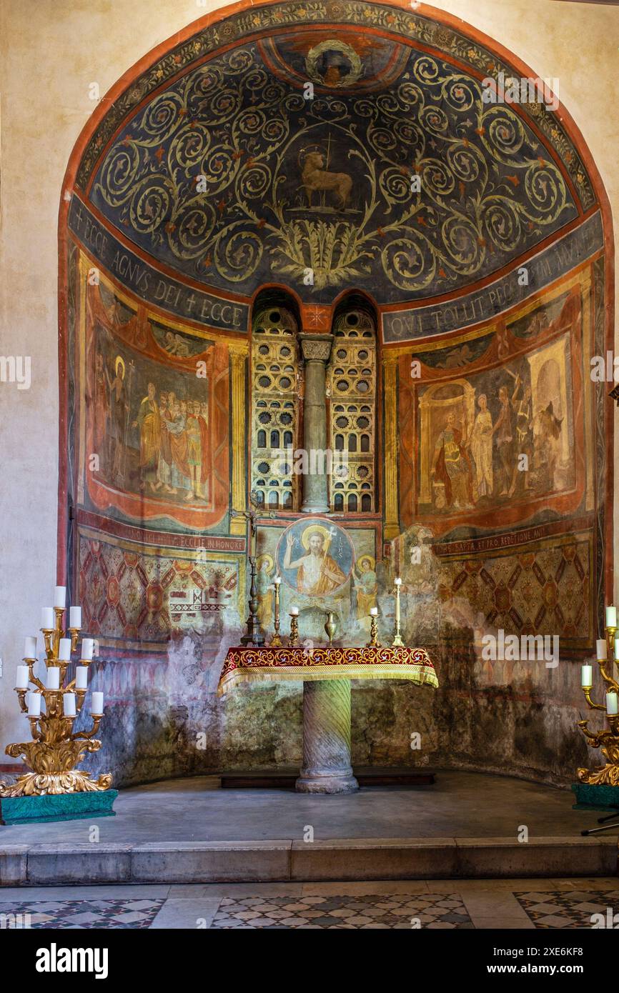 Iconography of mary hi-res stock photography and images - Alamy