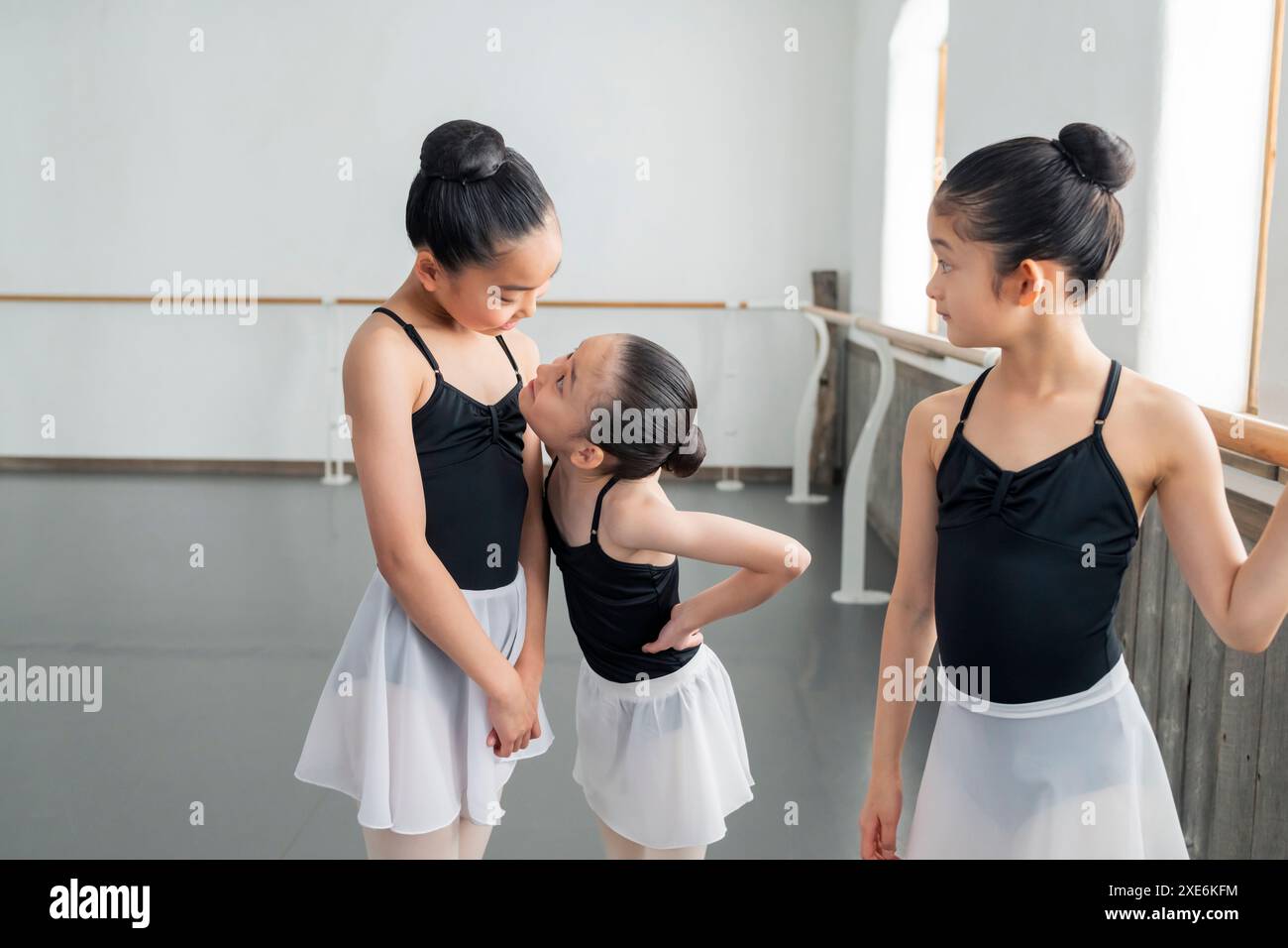 Ballet class - girls Stock Photo - Alamy