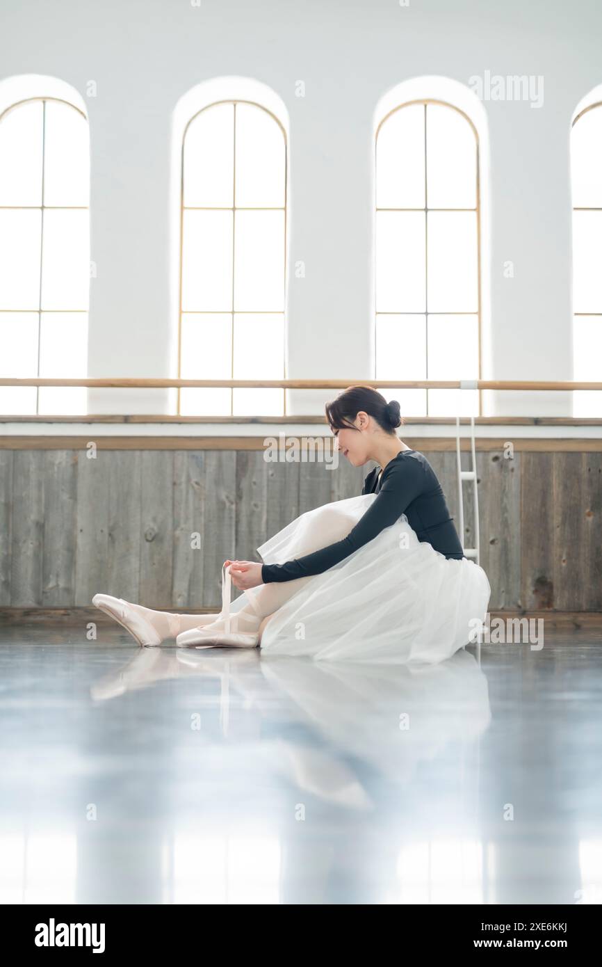 Ballet class, instructor Stock Photo - Alamy