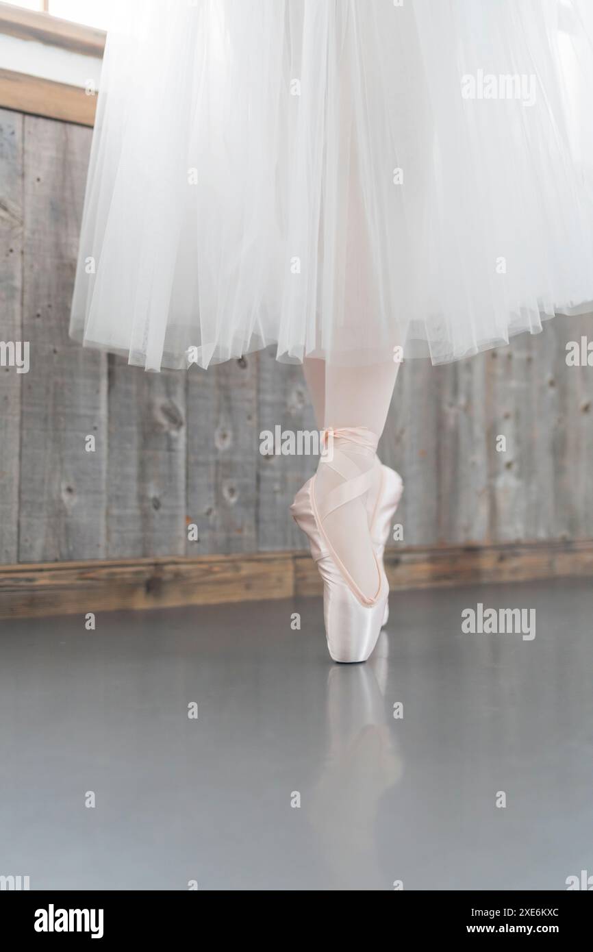 Ballet class, instructor Stock Photo - Alamy