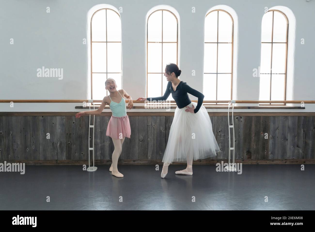 Ballet class, teacher and students Stock Photo - Alamy