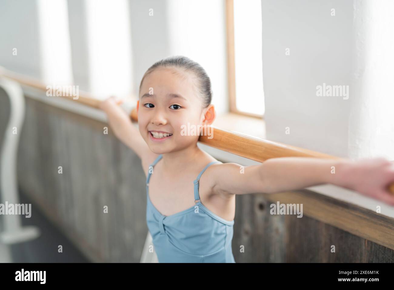 Ballet class - girls Stock Photo - Alamy