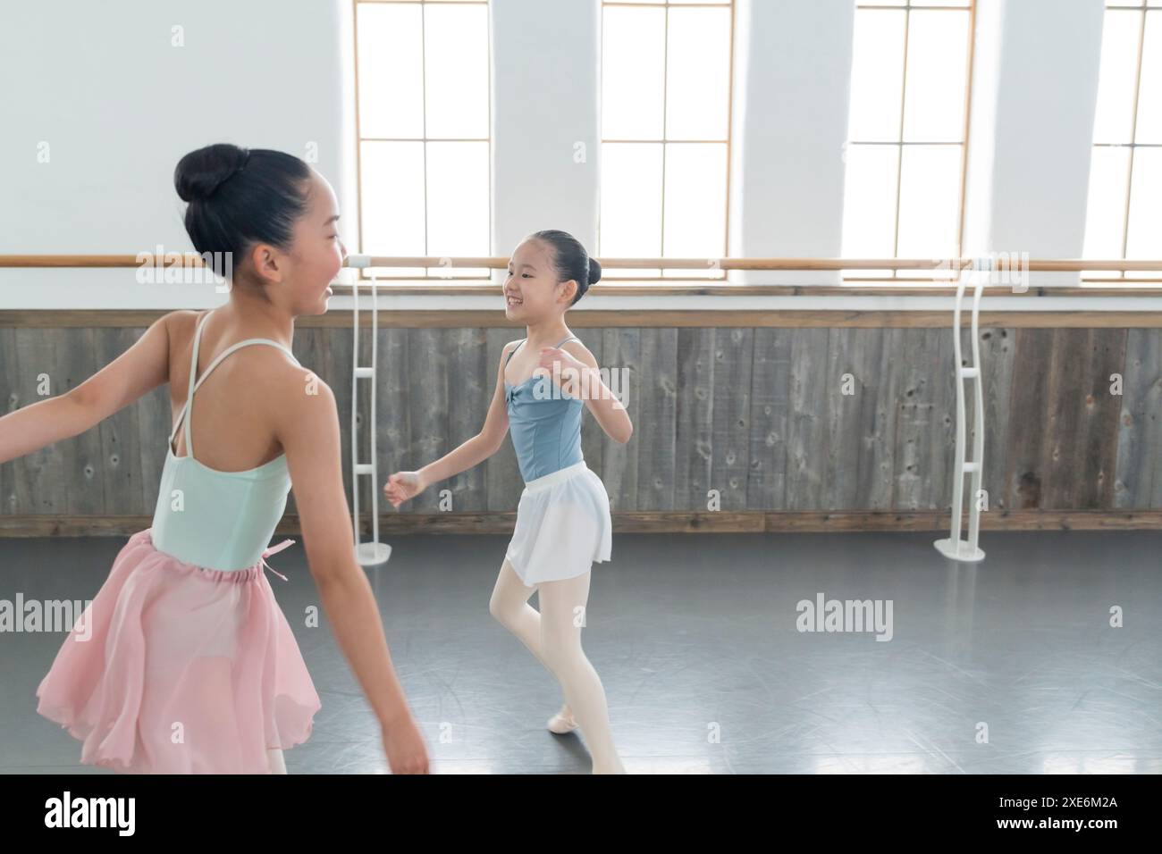 Ballet class - girls Stock Photo - Alamy