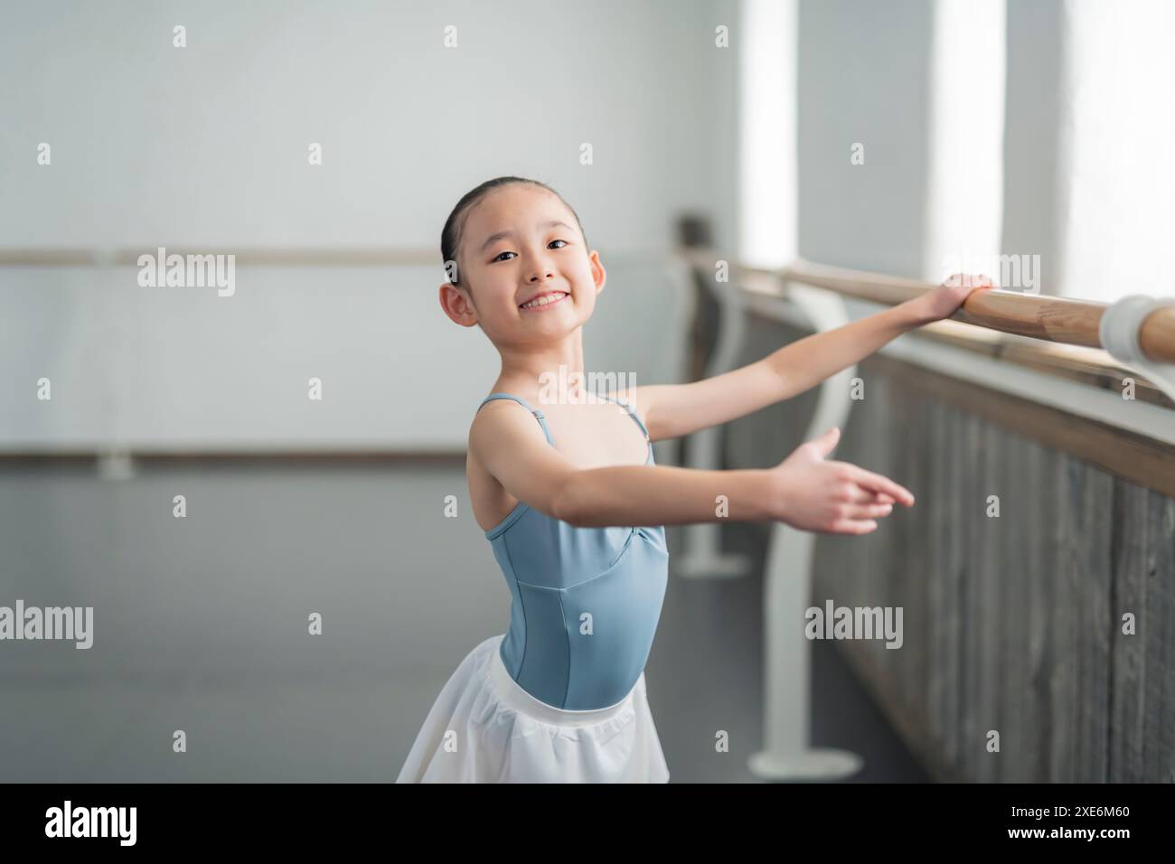 Ballet class - girls Stock Photo - Alamy