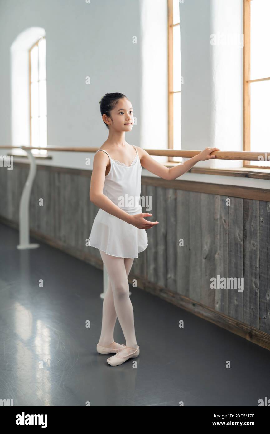 Ballet studio primary hi-res stock photography and images - Alamy