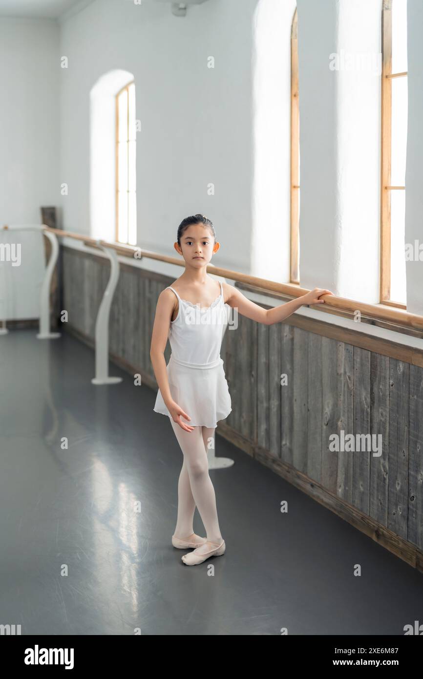 Ballet studio primary hi-res stock photography and images - Alamy