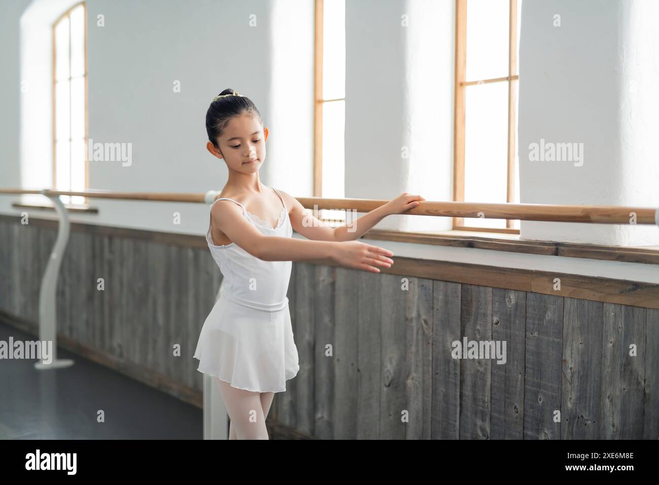 Ballet class - girls Stock Photo - Alamy
