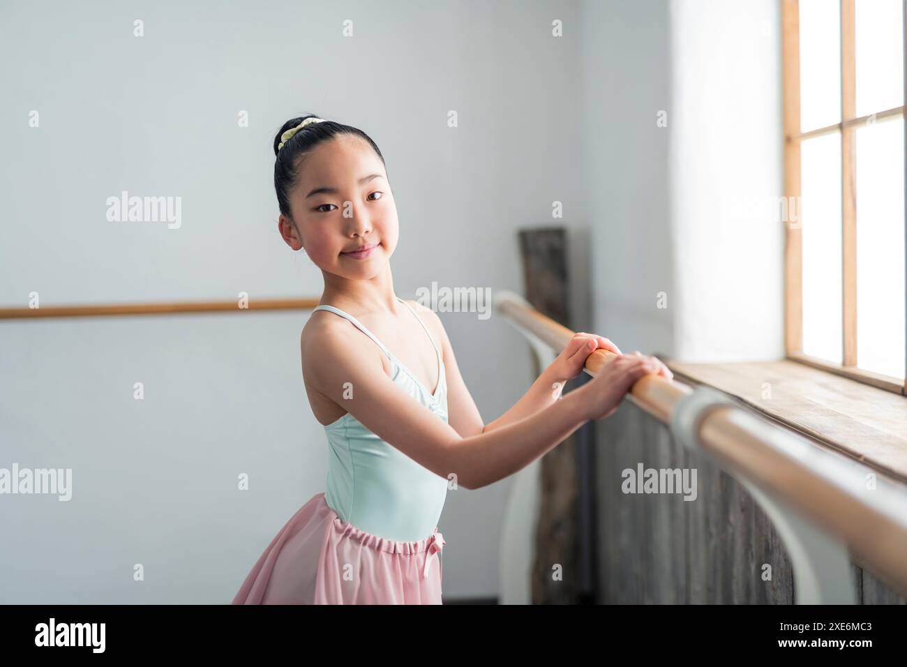 Ballet studio primary hi-res stock photography and images - Alamy