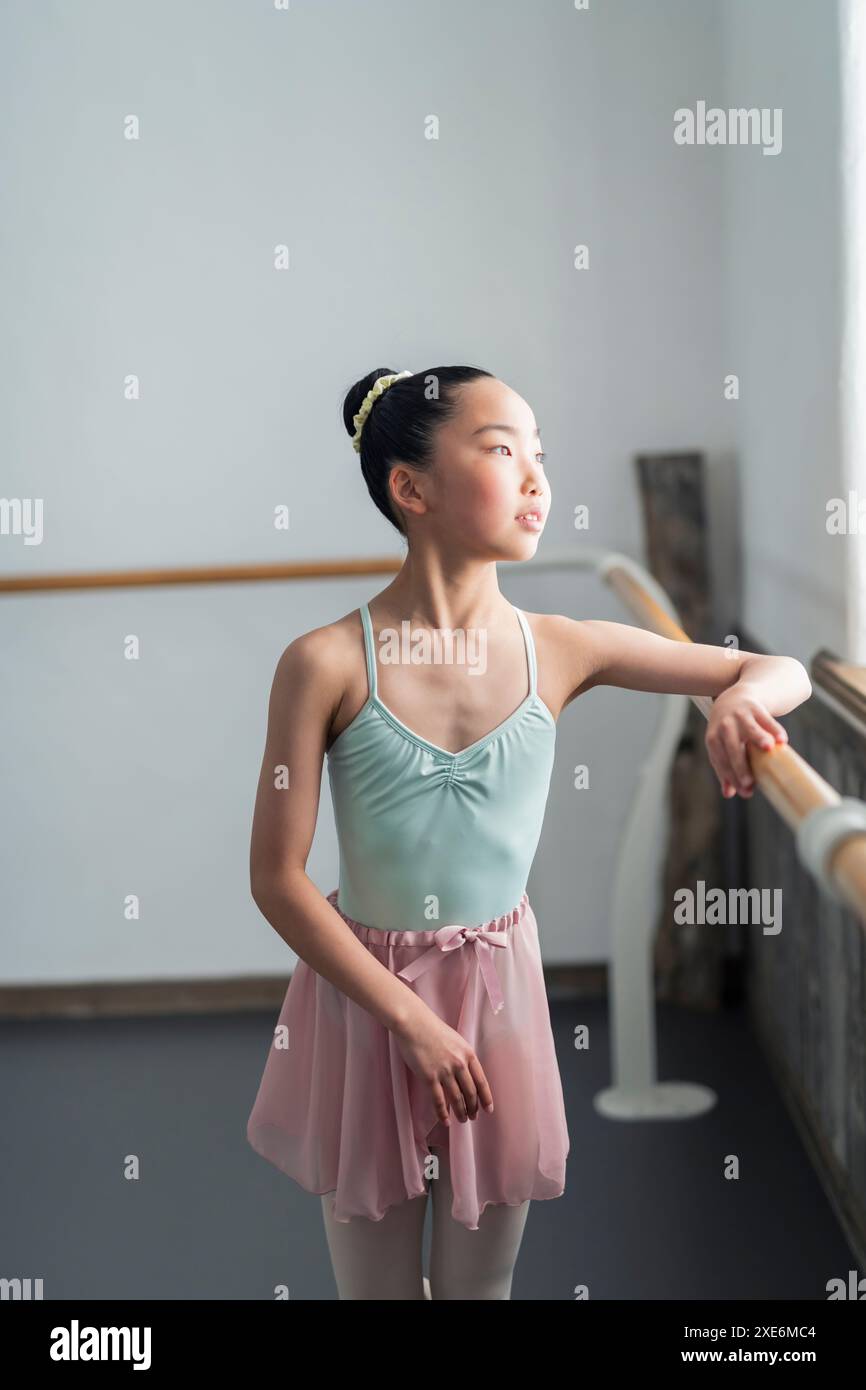 Ballet studio primary hi-res stock photography and images - Alamy
