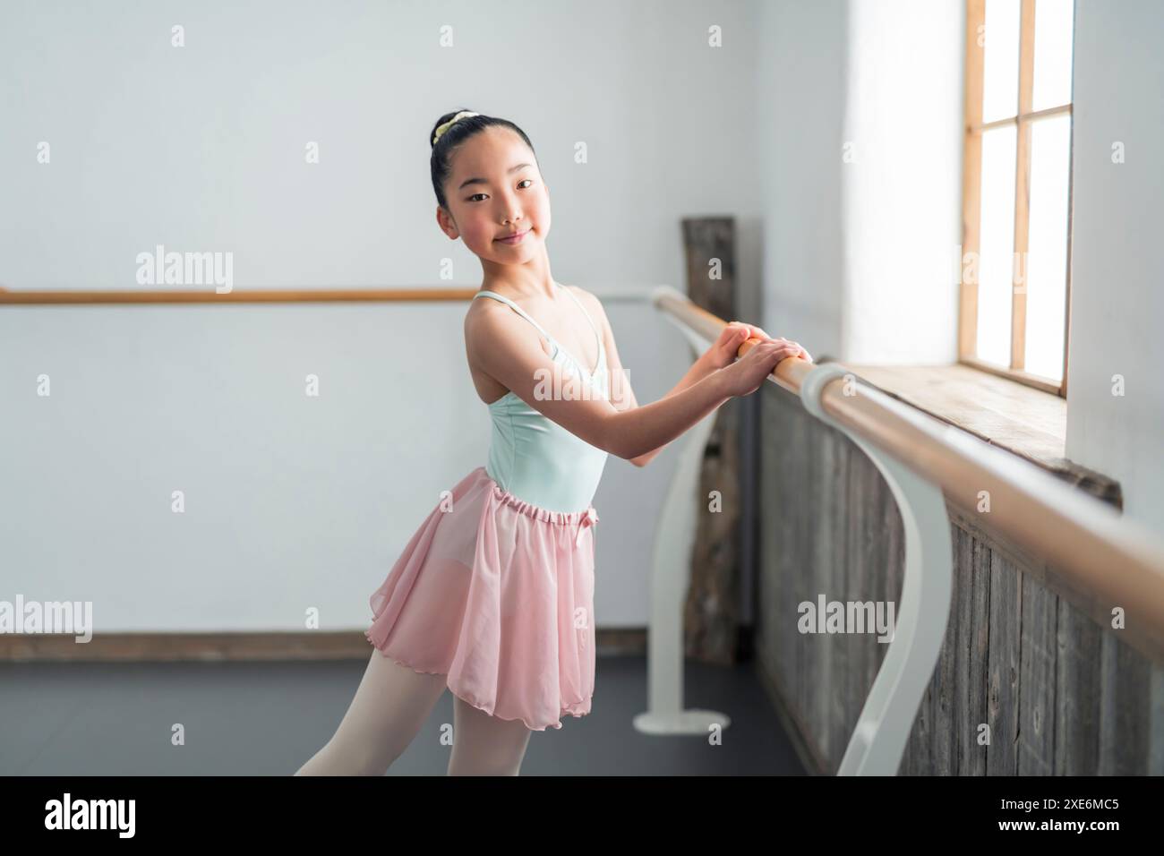 Ballet class - girls Stock Photo - Alamy