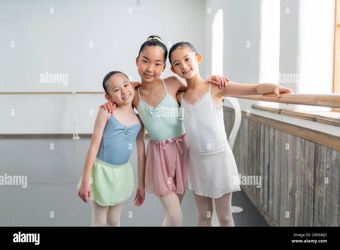 Ballet class - girls Stock Photo - Alamy