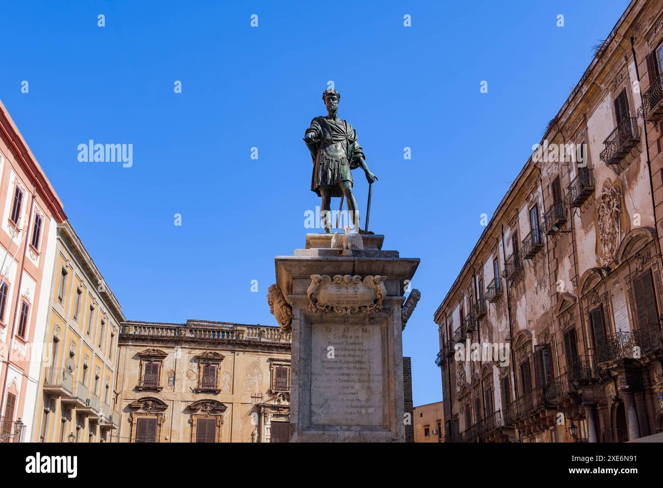 Italien statue quadrat hi-res stock photography and images - Alamy