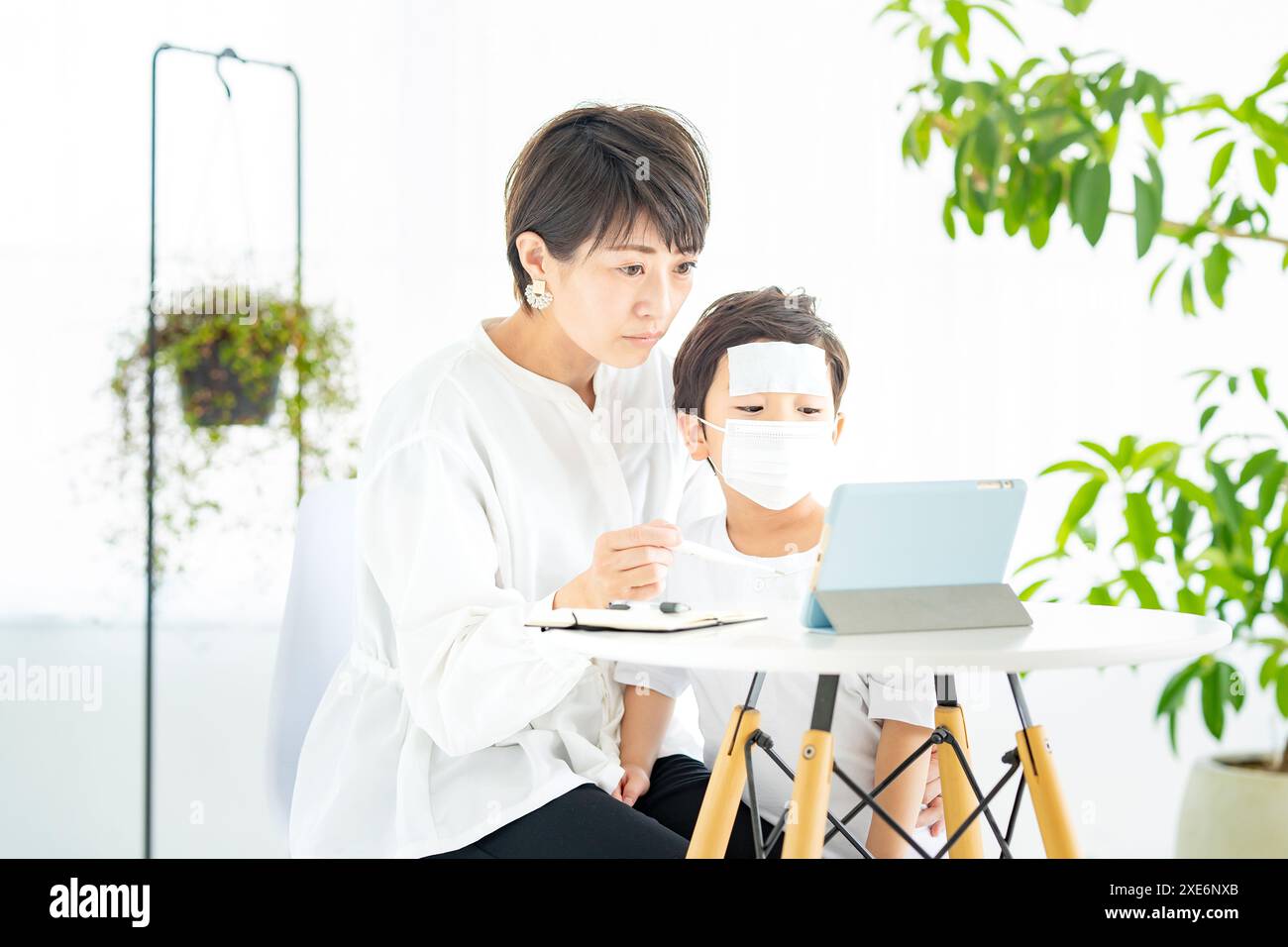 Online parent hi-res stock photography and images - Alamy