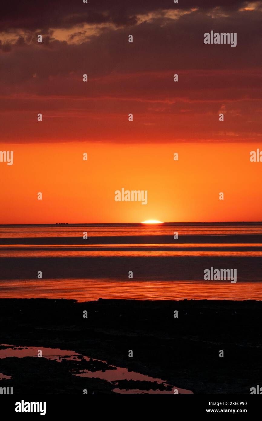 Midsummer sunset on North Ken coast Epple Bay Birchington Kent Stock ...