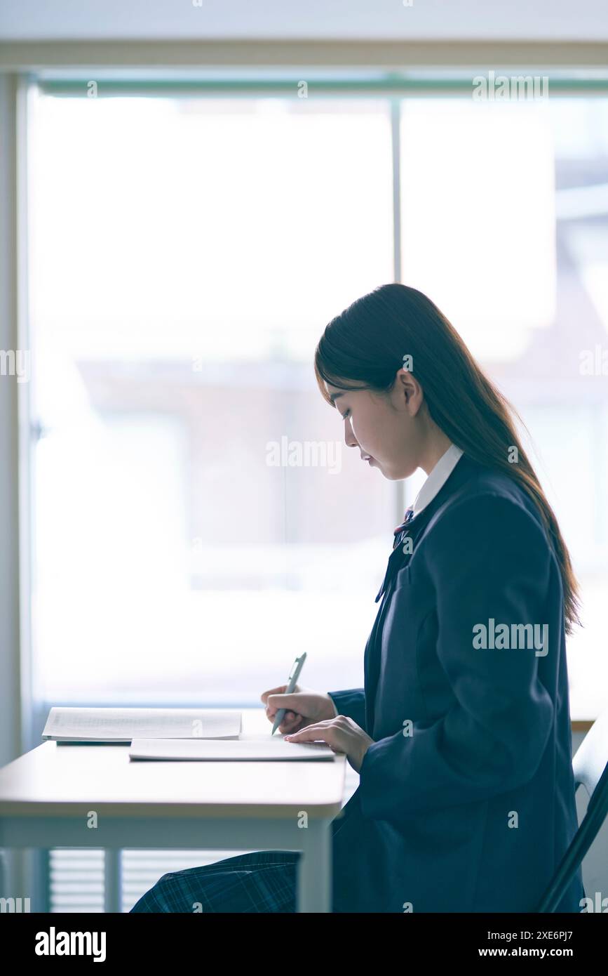 Teenager profile picture hi-res stock photography and images - Alamy