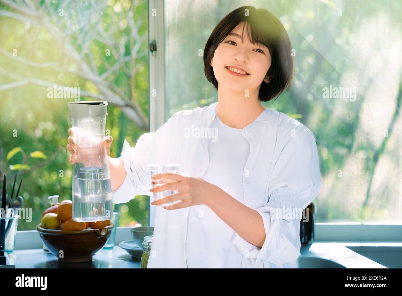 Filling up a cup hi-res stock photography and images - Alamy