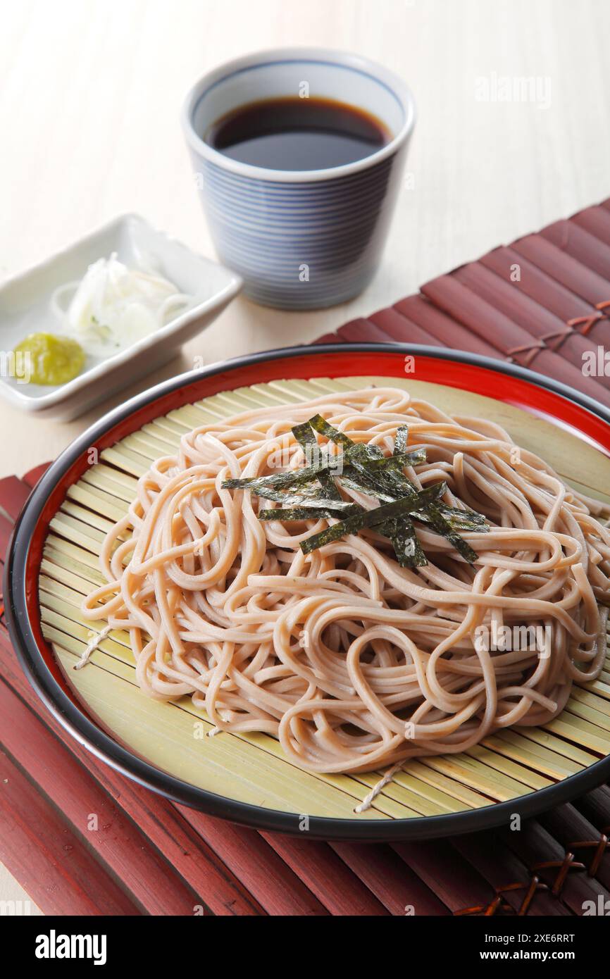Zaru soba noodles Stock Photo - Alamy
