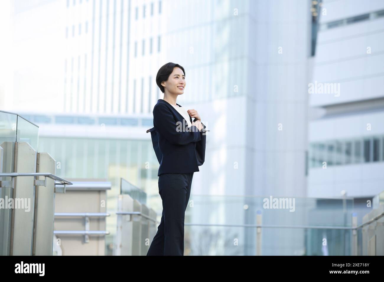 Women gazing distance hi-res stock photography and images - Alamy